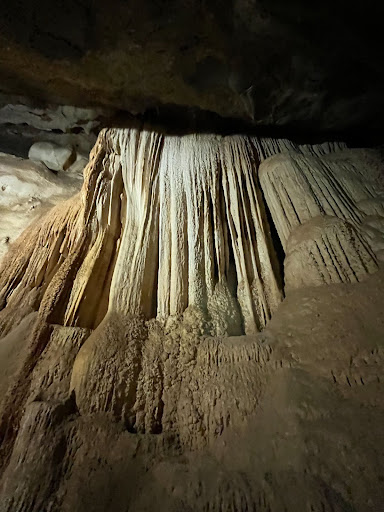 Gruta do Maquiné, uma das primeiras cavernas abertas à visitação no ...
